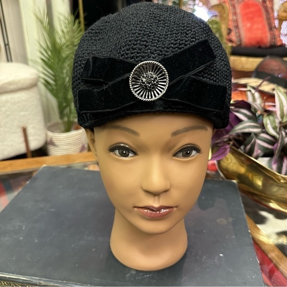 Accessories | Vintage Turban Style Hat Black With Velvet Trim And ...